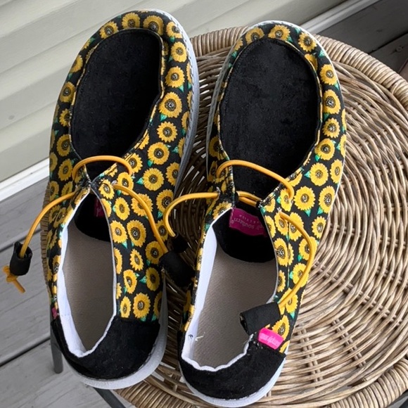 Simply Southern | Shoes | Simply Southern Sunflowerprint Shoes With ...